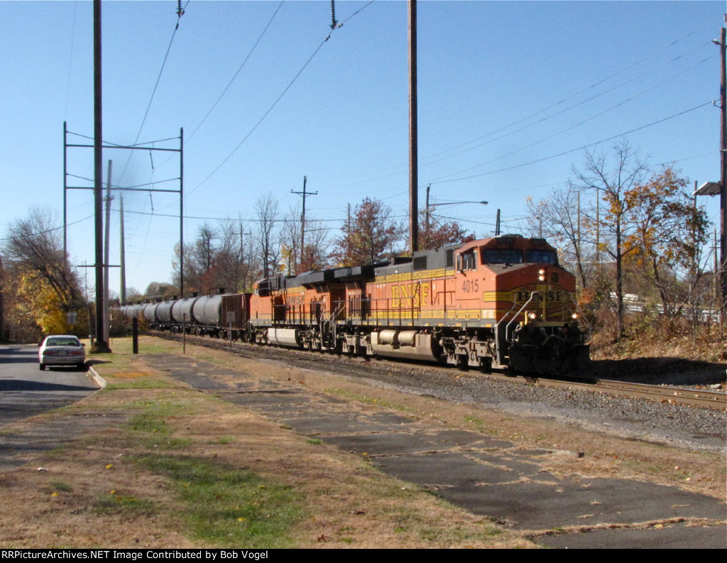 BNSF 4015 and 6675